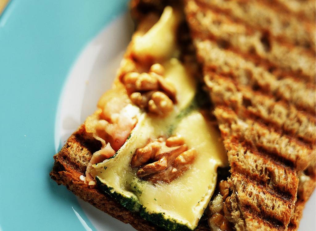 Tosti brie met walnoot recept - Allerhande | Albert Heijn