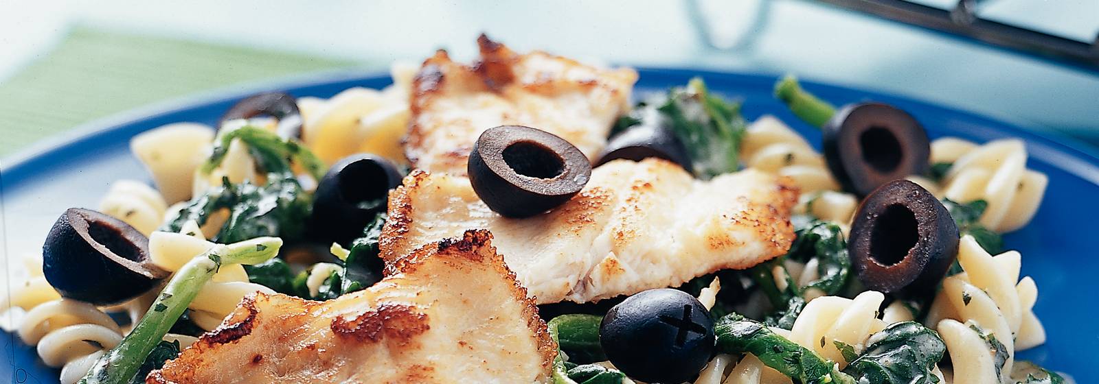 Forelfilet met pasta en spinaziepesto recept - Allerhande | Albert ...