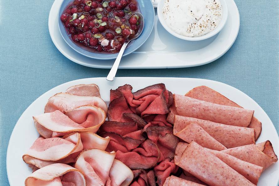 Vleesschotel met mosterdroom en bessensaus recept - Allerhande | Albert ...