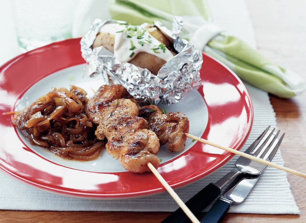 Kipsaté met pindasaus recept - Allerhande | Albert Heijn België