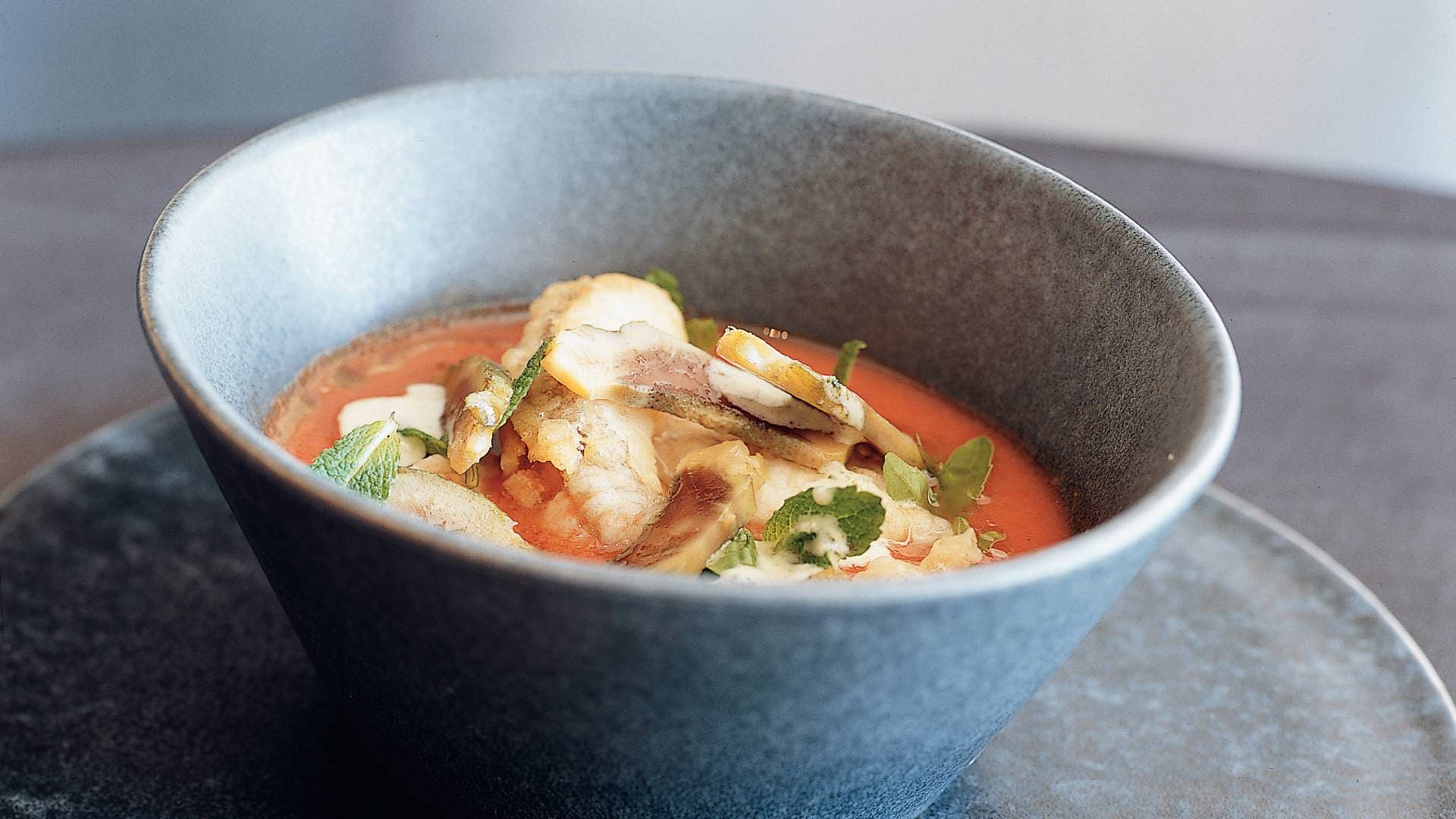 Gazpacho met gefrituurde roodbaars recept - Allerhande | Albert Heijn