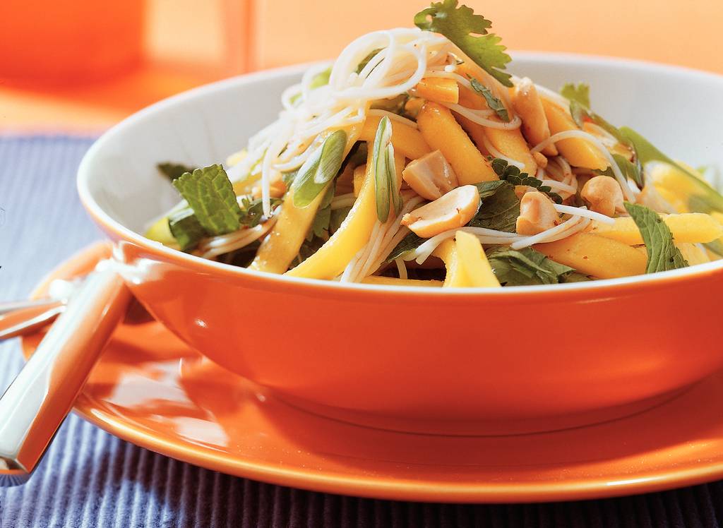 Mihoen-mangosalade recept - Allerhande | Albert Heijn