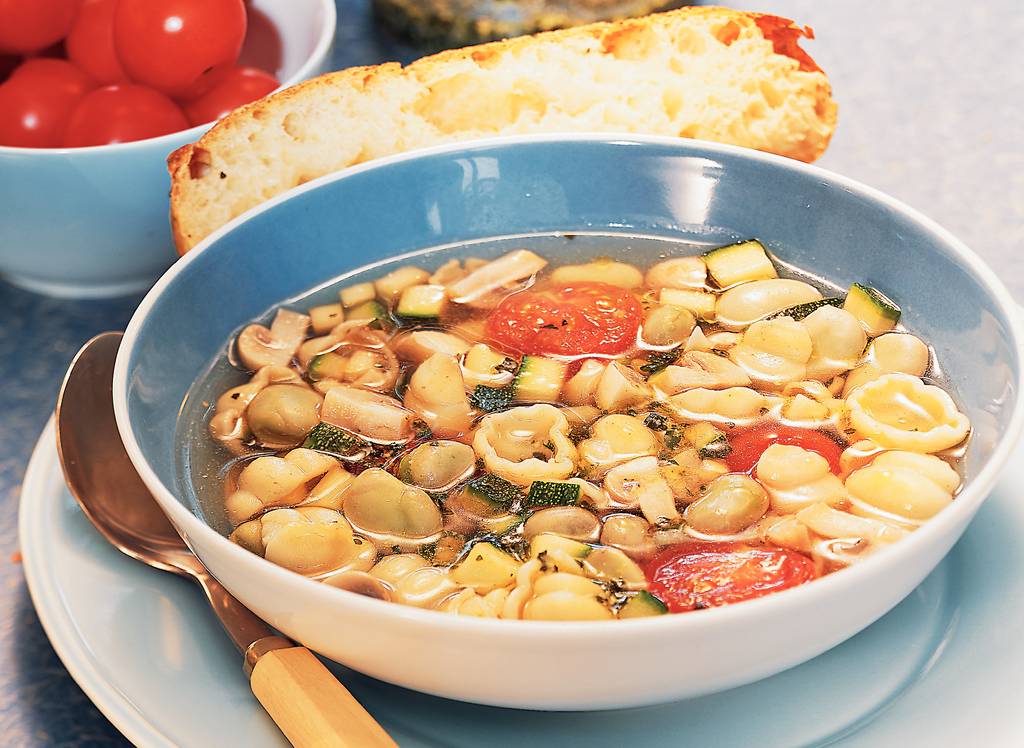Zomerse minestronesoep recept - Allerhande | Albert Heijn