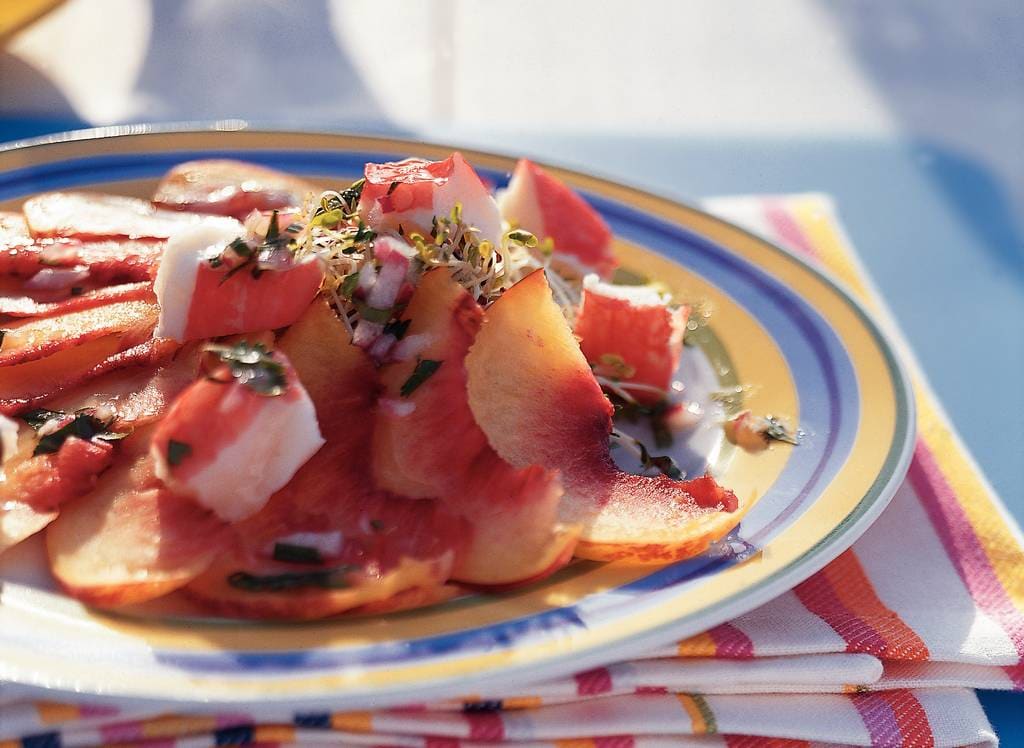 Nectarinesalade met surimi recept - Allerhande | Albert Heijn