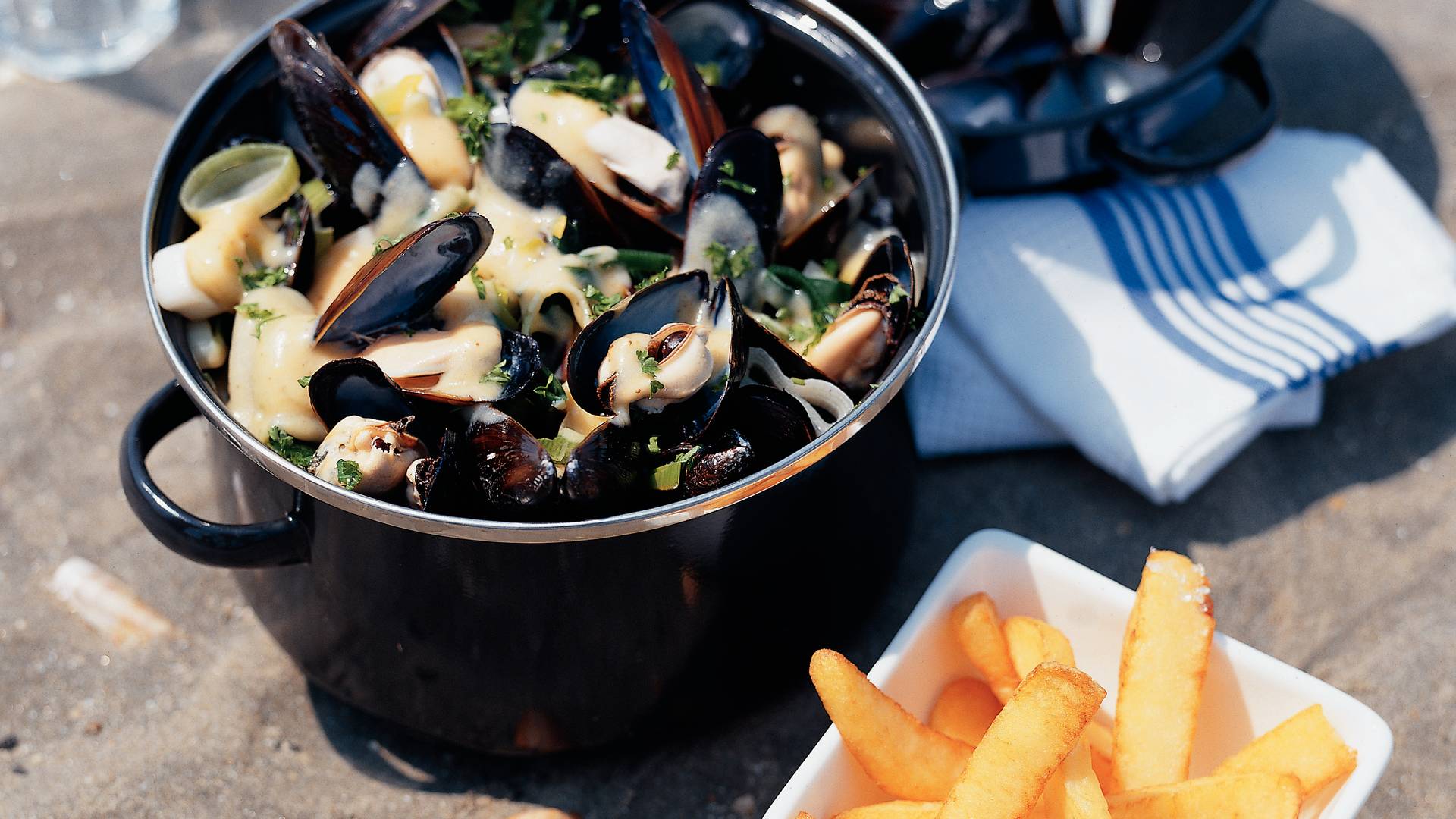 Mosselen met look en mosterdsaus recept - Allerhande | Albert Heijn