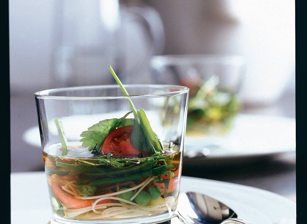 Heldere bouillon met cantharellen recept - Allerhande | Albert Heijn België