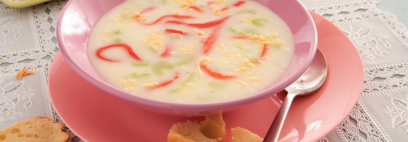 Kaas-selderijsoep met paprika recept - Allerhande | Albert Heijn België