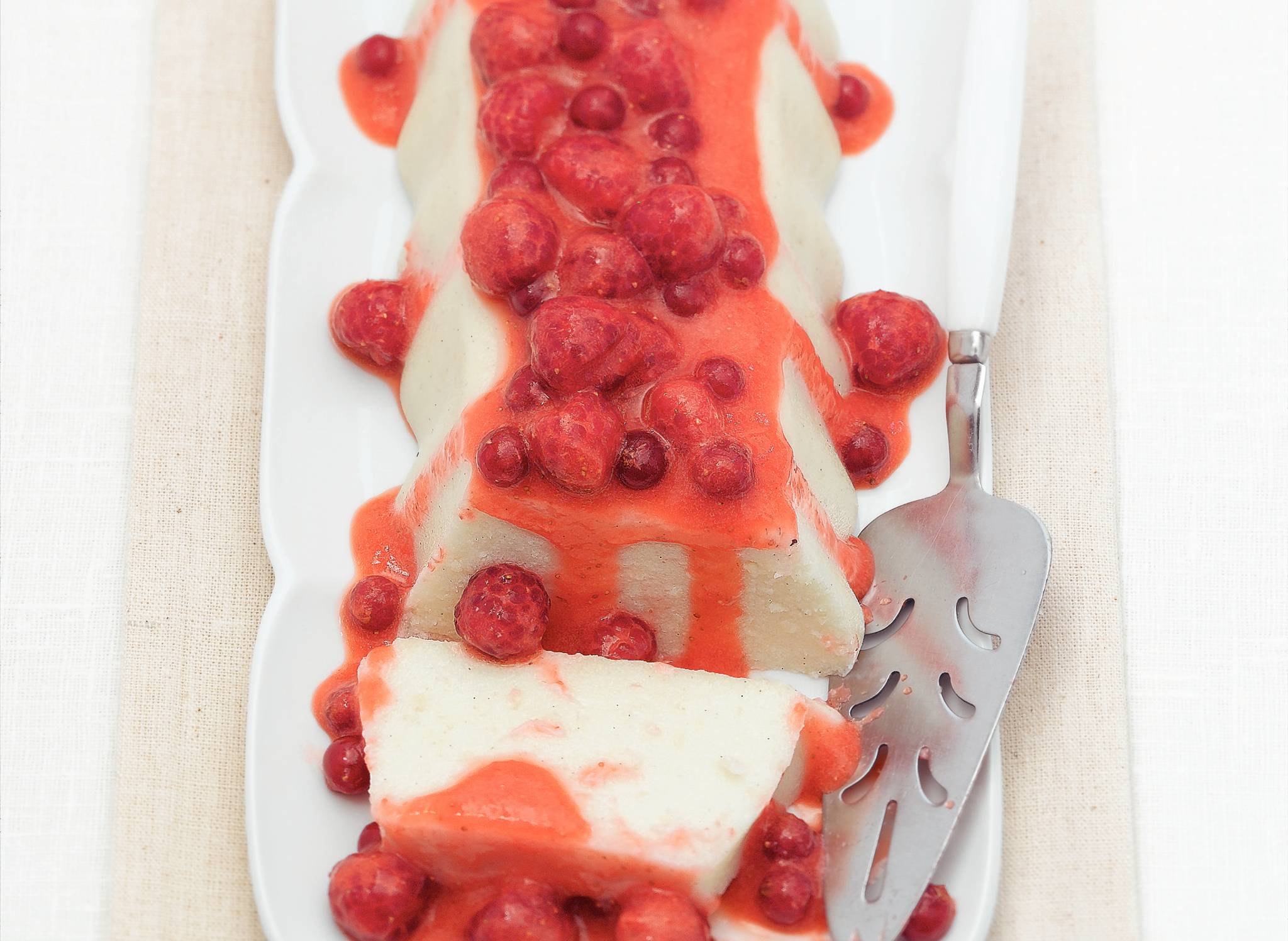 Griesmeelpudding met rood fruit recept - Allerhande | Albert Heijn