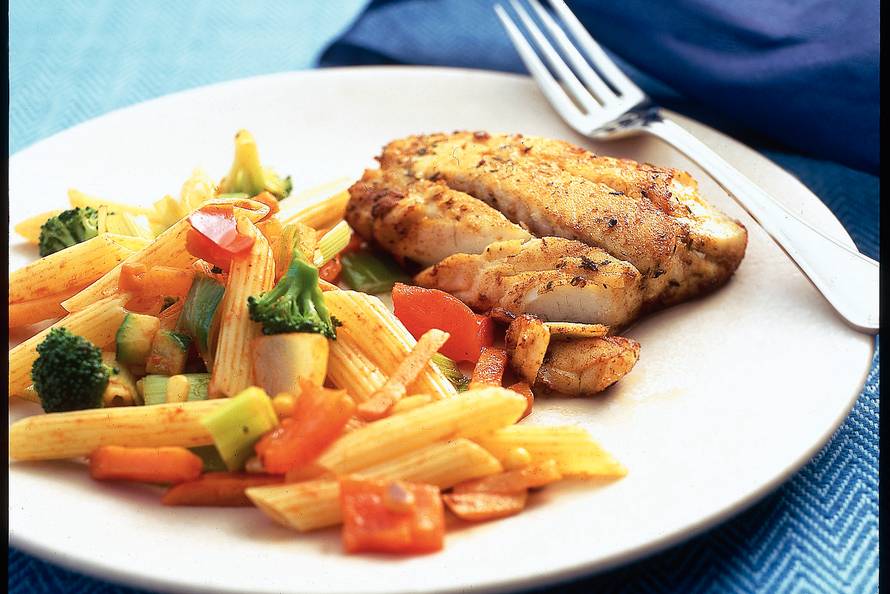 Gemarineerde vis met groentepasta recept - Allerhande | Albert Heijn