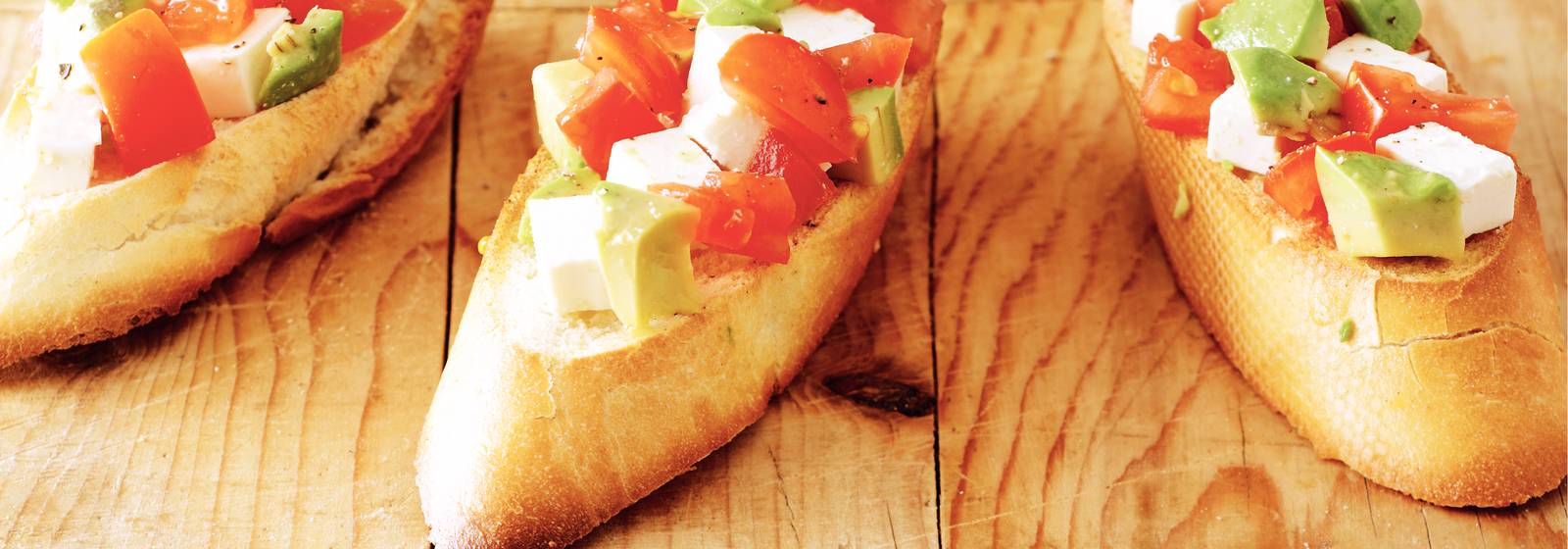 Geroosterd brood met avocado en witte kaas recept - Allerhande | Albert ...