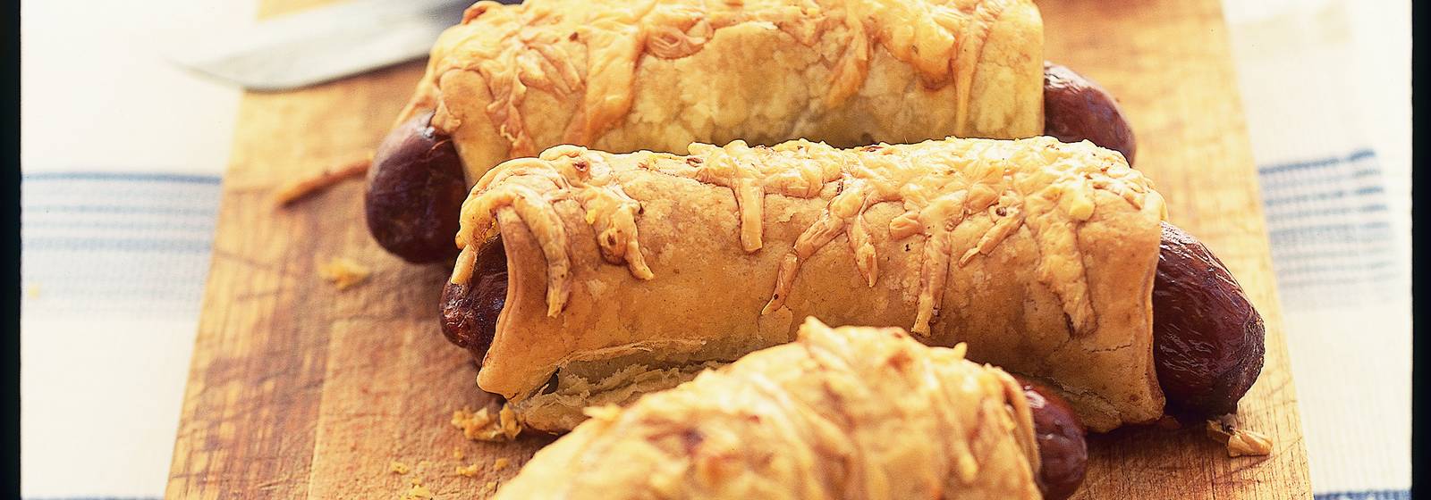 Worstjes in bladerdeeg met gebakken kool recept - Allerhande | Albert ...