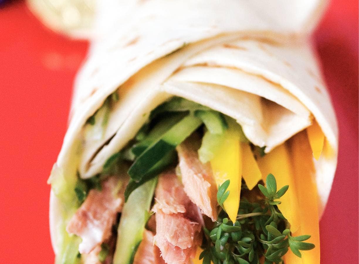 Wrap met komkommer en tonijn recept - Allerhande | Albert Heijn België Wrap met komkommer en tonijn recept - Allerhande | Albert Heijn België
