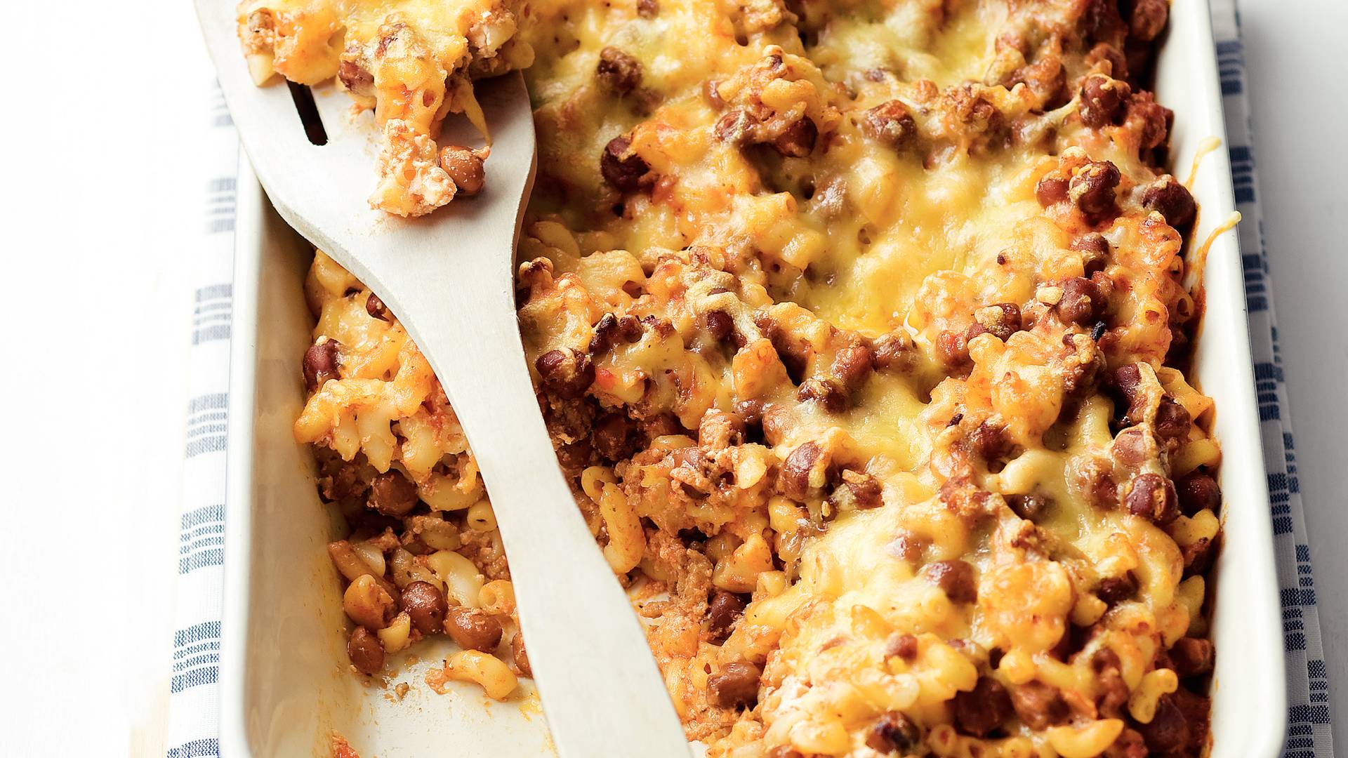 Macaroni met gehakt en kapucijners recept - Allerhande | Albert Heijn