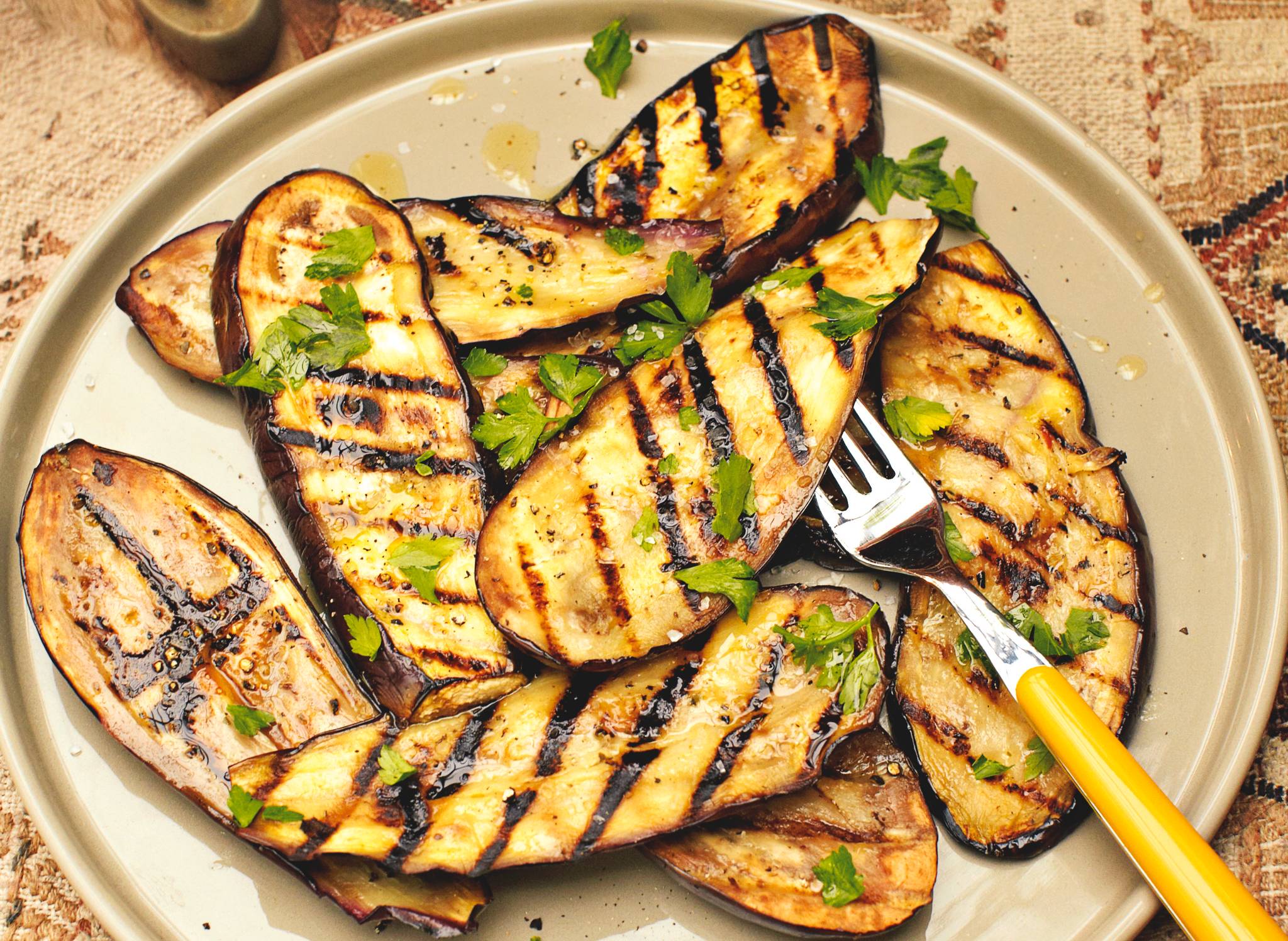 Gegrilde aubergines recept - Allerhande | Albert Heijn