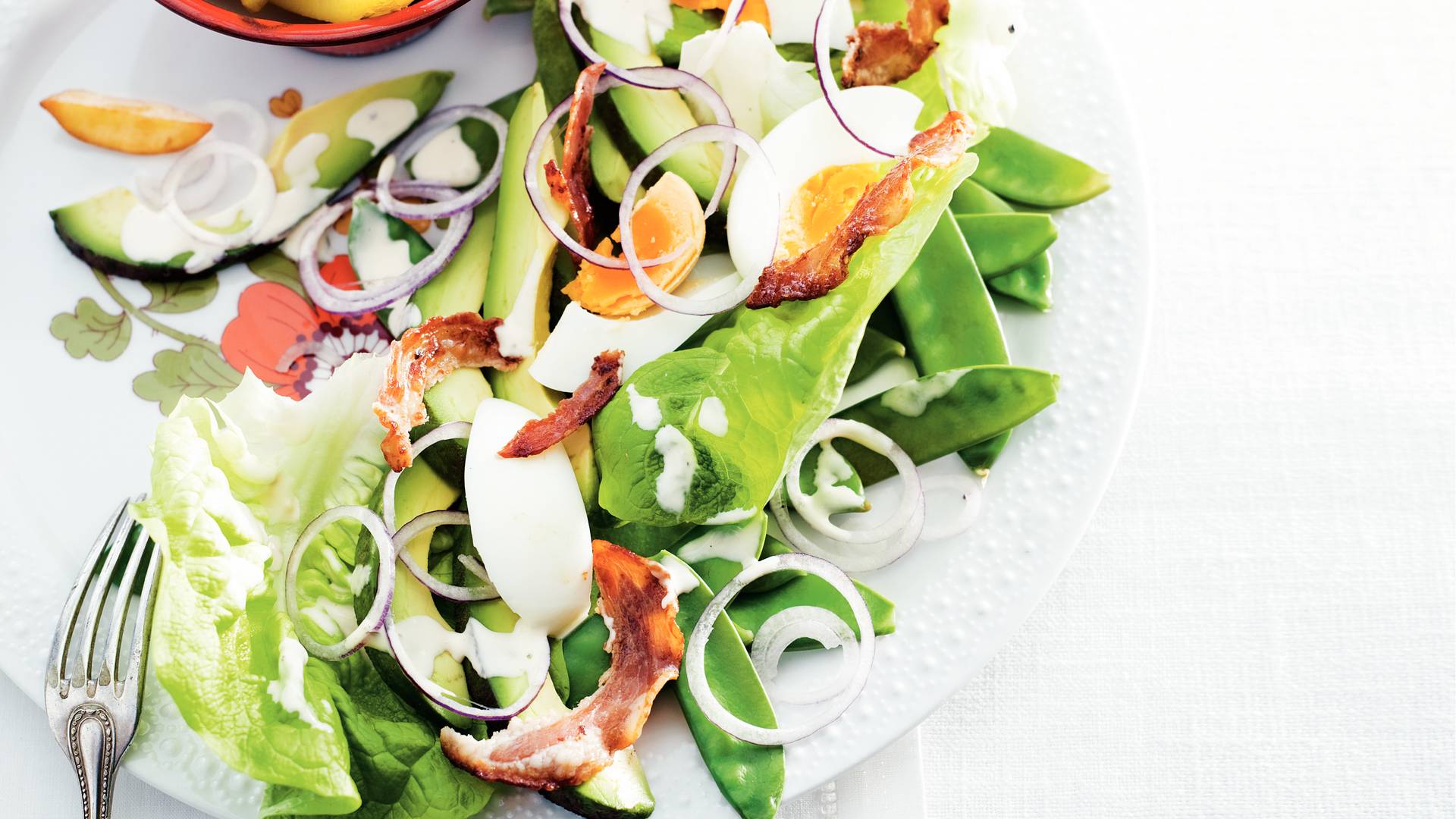 Salade met avocado en caesardressing recept - Allerhande | Albert Heijn