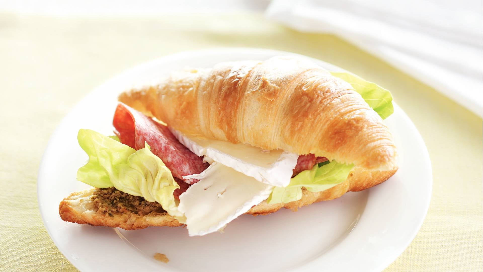 Croissant brie recept - Allerhande | Albert Heijn