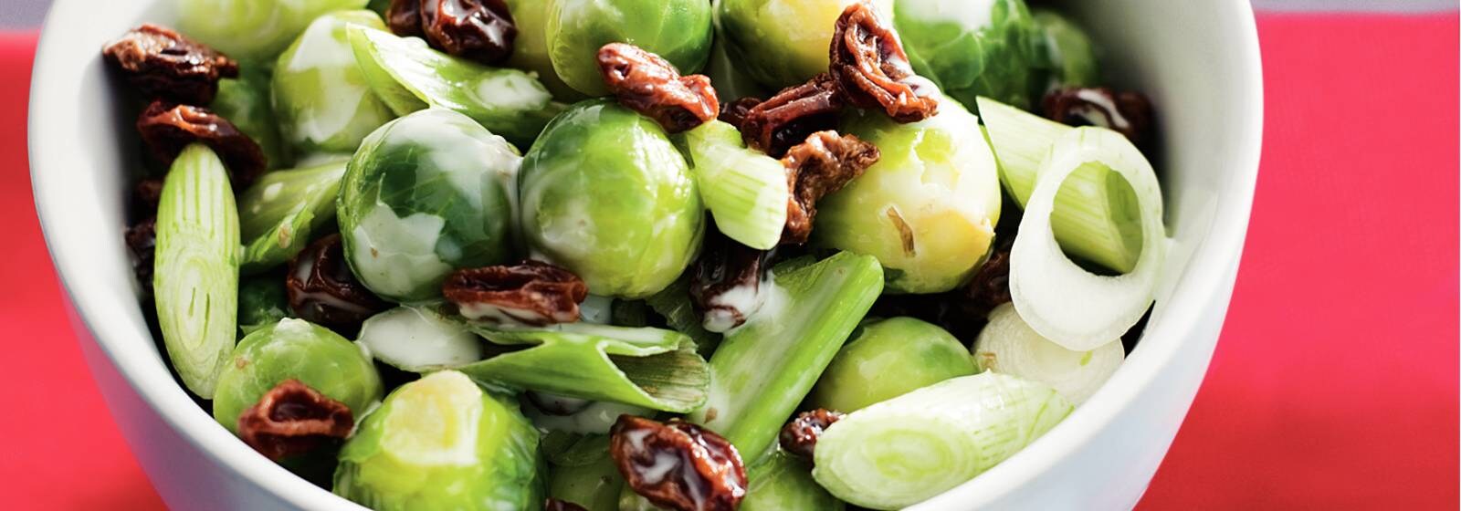 Spruiten-rozijnensalade recept - Allerhande | Albert Heijn