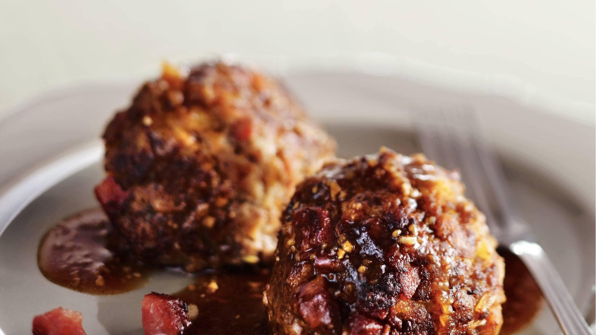 Gehaktbal, spek & jus recept - Allerhande | Albert Heijn