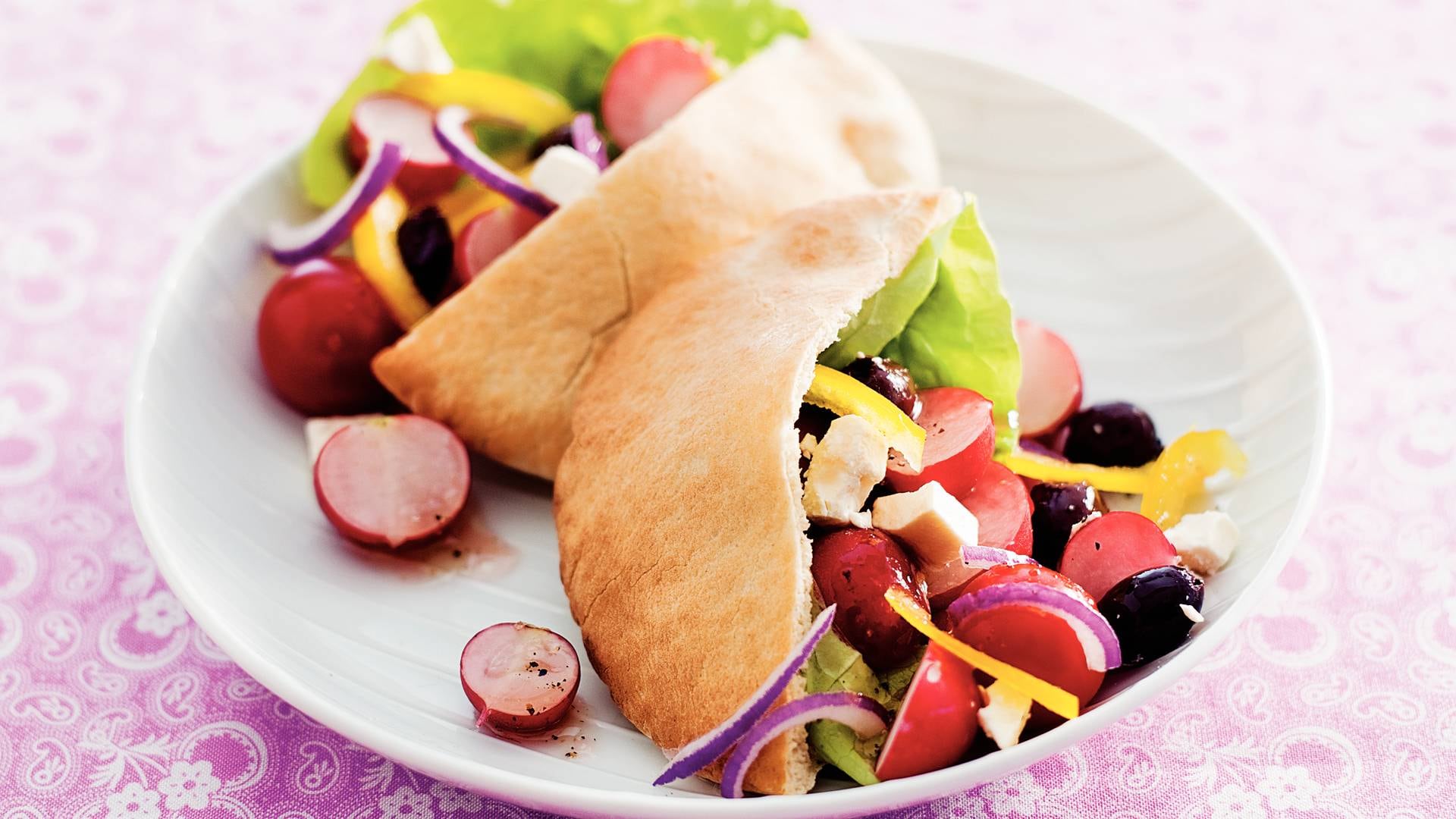 Griekse salade met radijs en paprika recept - Allerhande | Albert Heijn