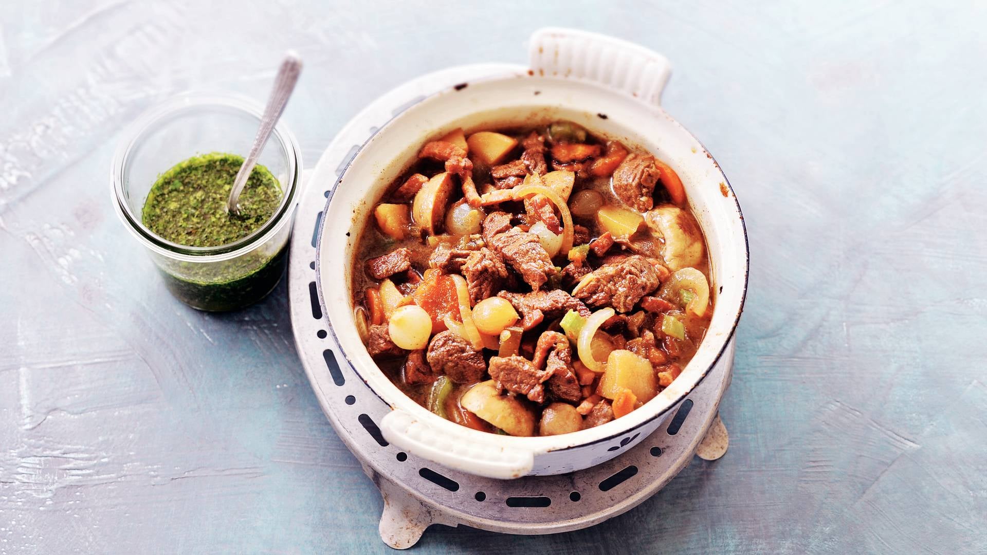Stoofpot met muntsaus recept - Allerhande | Albert Heijn