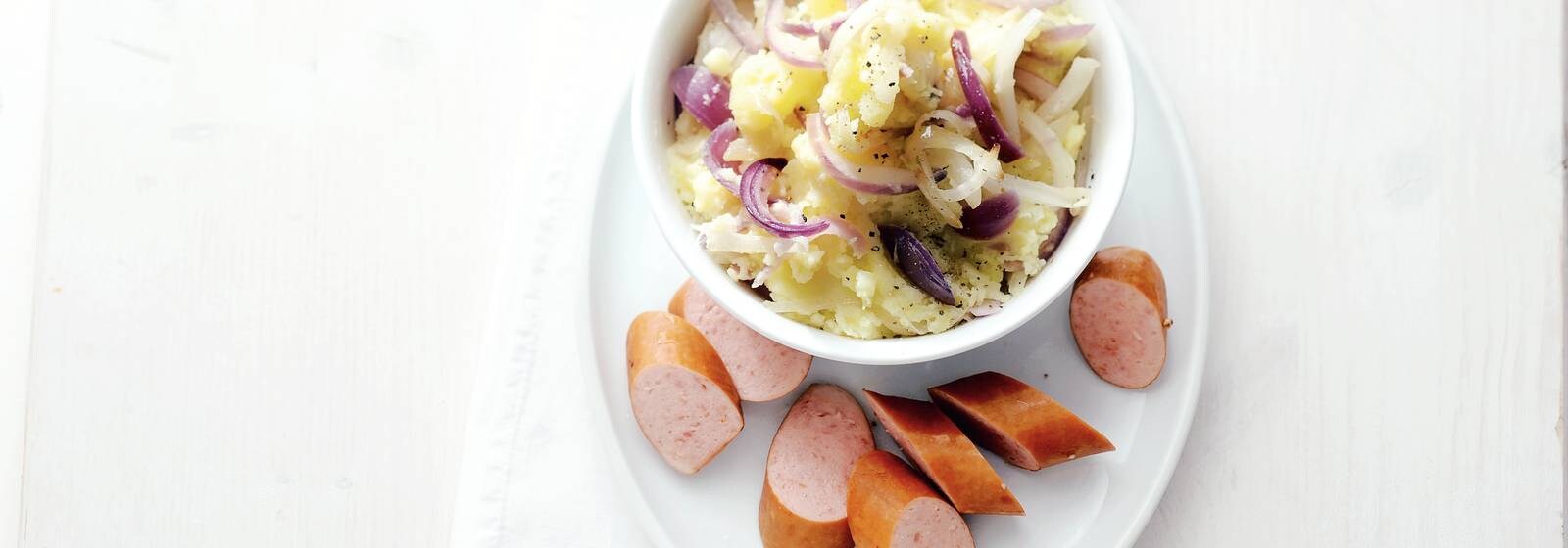 Uienstamppot met rookworst recept - Allerhande | Albert Heijn