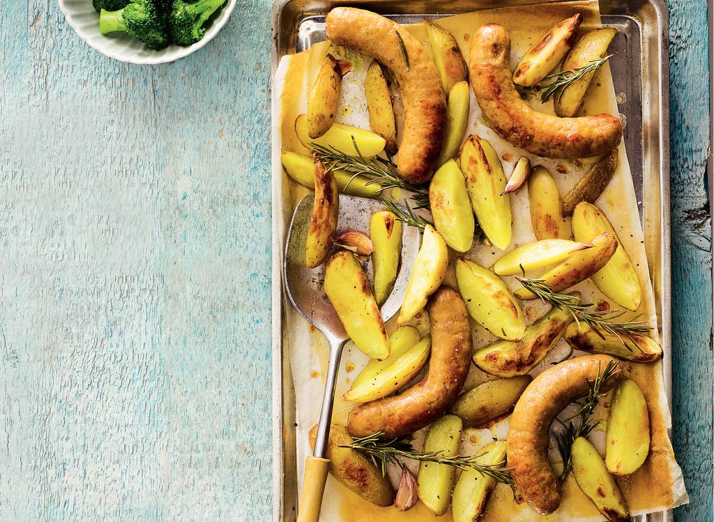 Ovenaardappelen met braadworst recept - Allerhande | Albert Heijn