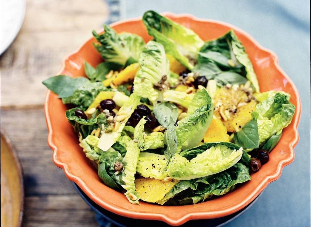 Sla met sinaasappeldressing recept - Allerhande | Albert Heijn