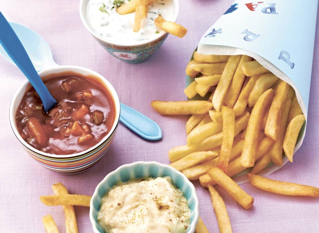 Patat in een puntzak met speciale sausjes recept - Allerhande | Albert ...