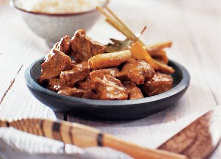 Gestoofd rundvlees in kokosmelk recept - Allerhande | Albert Heijn