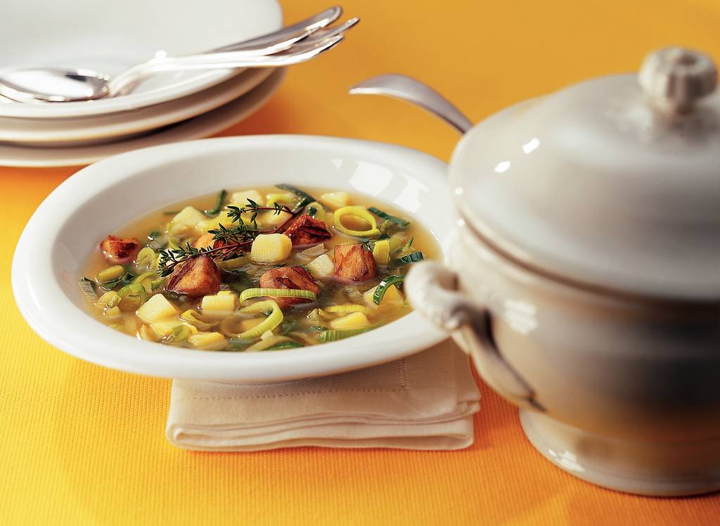 Kippensoep met tijm en gegrilde kipfilet recept - Allerhande | Albert Heijn