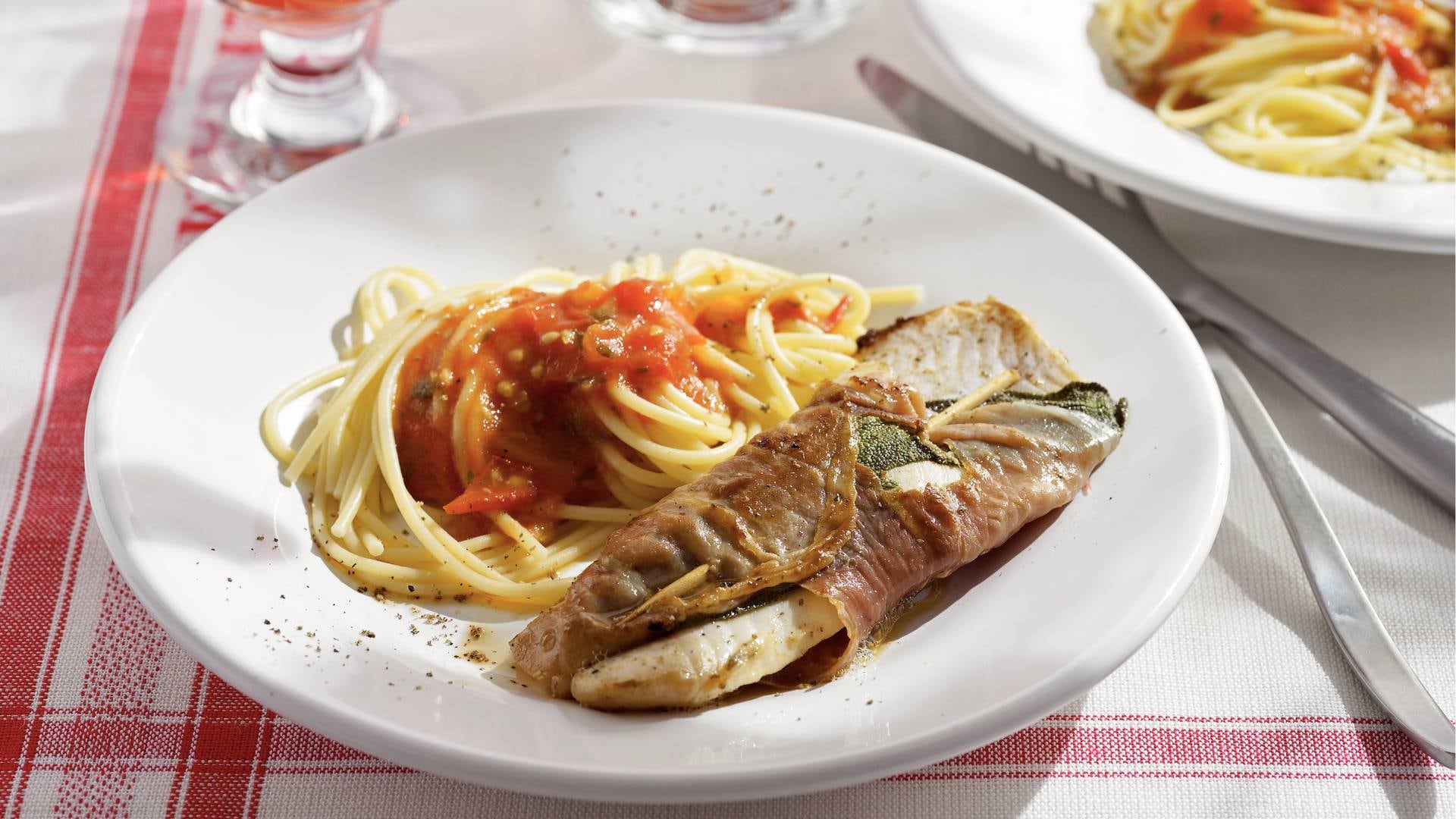 Roodbaars met salie en parmaham recept - Allerhande | Albert Heijn België