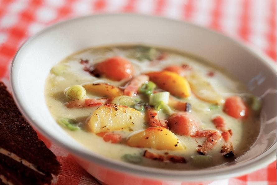 Aardappelsoep met roggebrood recept - Allerhande | Albert Heijn België