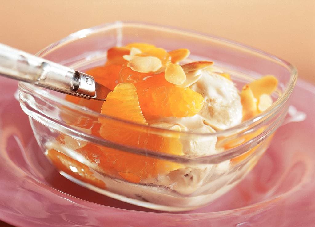Gebakken mandarijnpartjes met ijs recept - Allerhande | Albert Heijn
