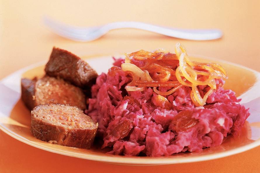Rodekoolstamppot met rundervinken recept - Allerhande | Albert Heijn