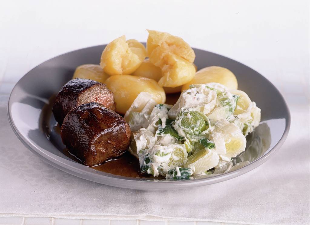 Prei met bieslookcrème en rundervinken recept - Allerhande | Albert Heijn