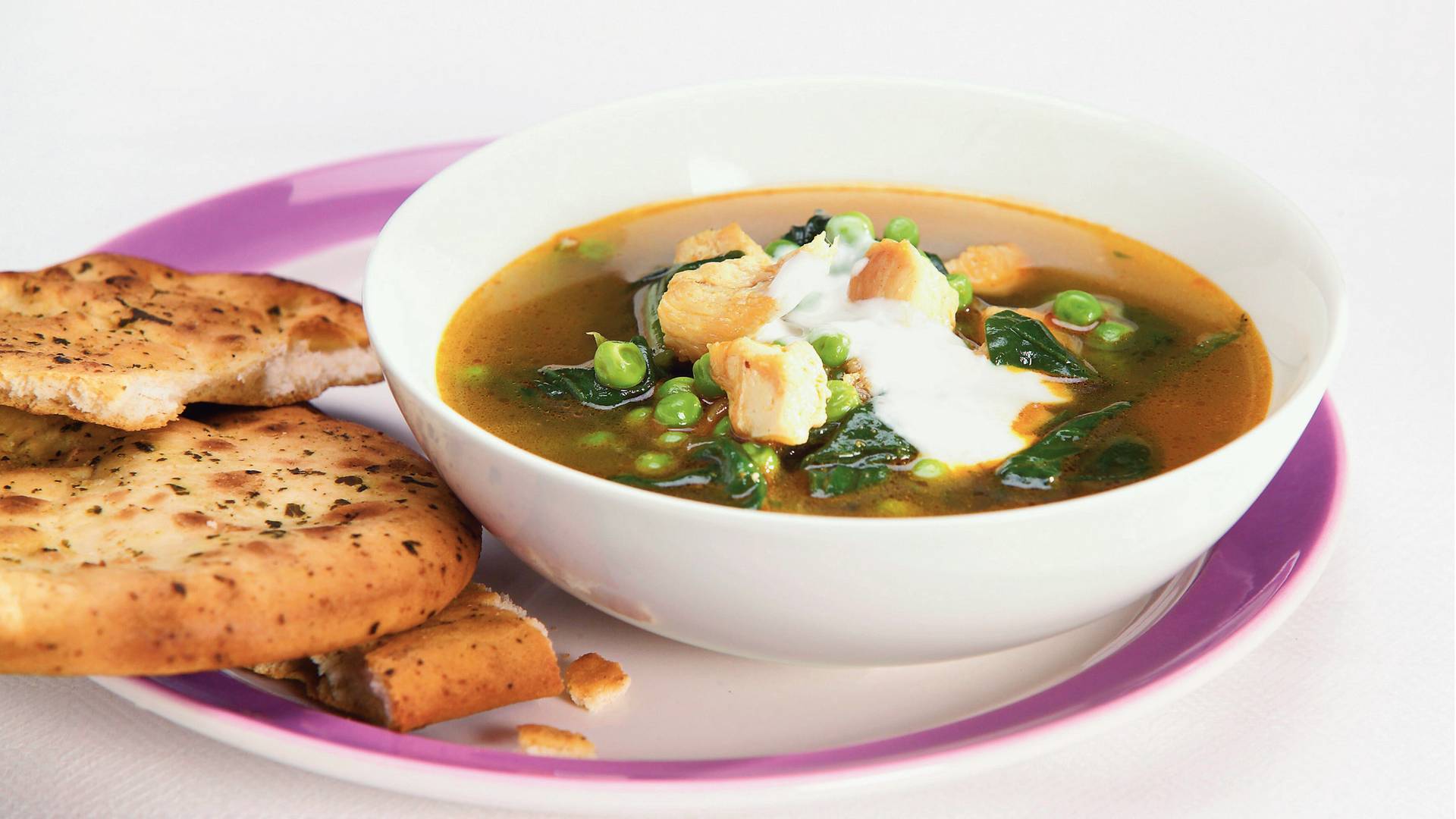 Indiase kippensoep met naanbrood recept - Allerhande | Albert Heijn