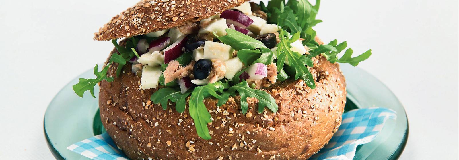 Gevuld brood met tonijnsalade recept - Allerhande | Albert Heijn