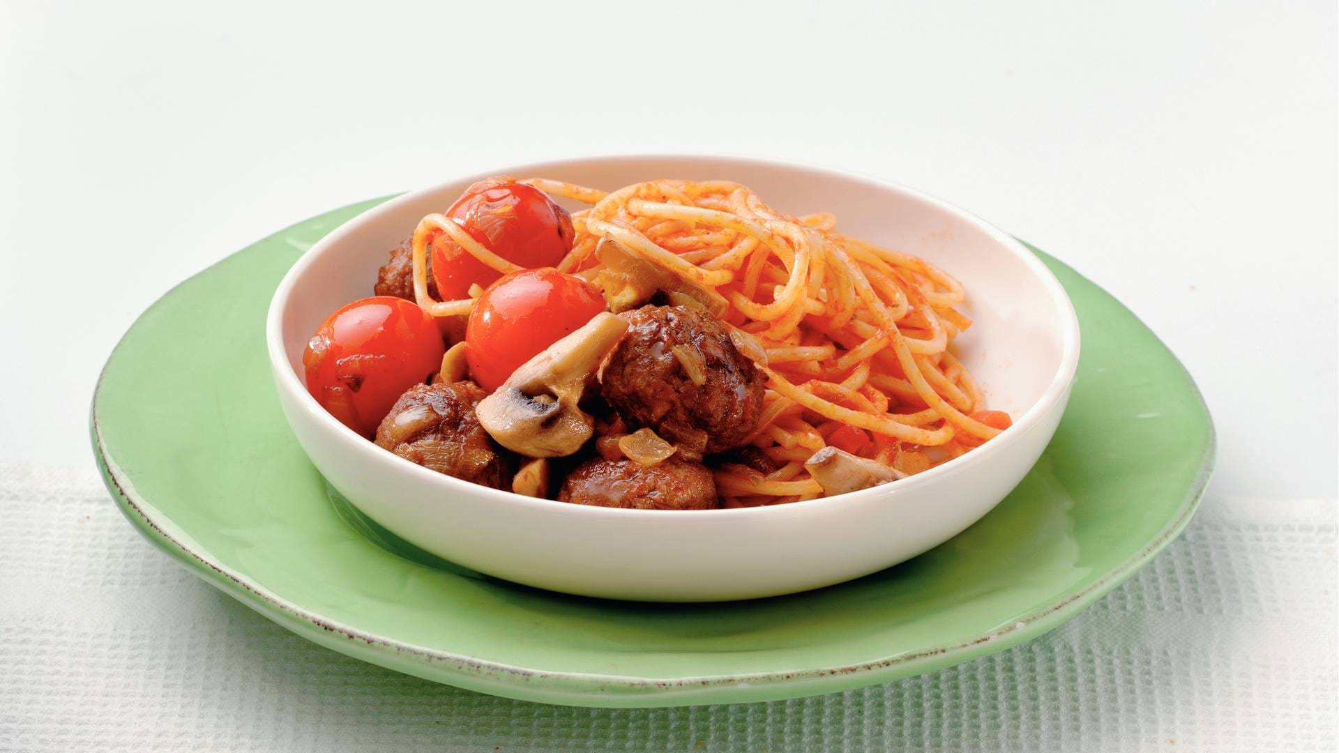 Spaghetti met vegetarische balletjes recept - Allerhande | Albert Heijn ...