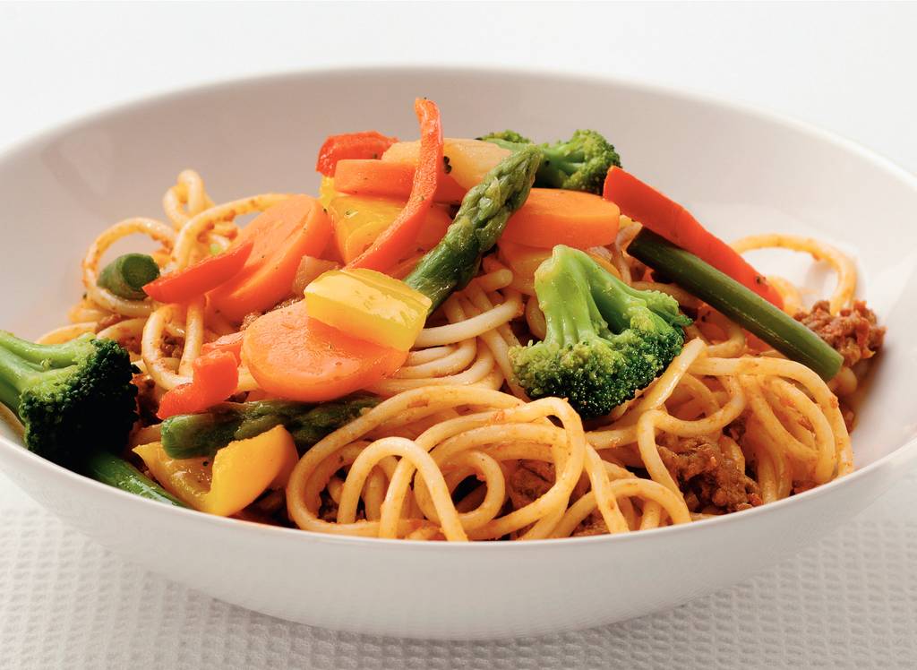 Tomatenspaghetti met Italiaanse groenten recept - Allerhande | Albert Heijn