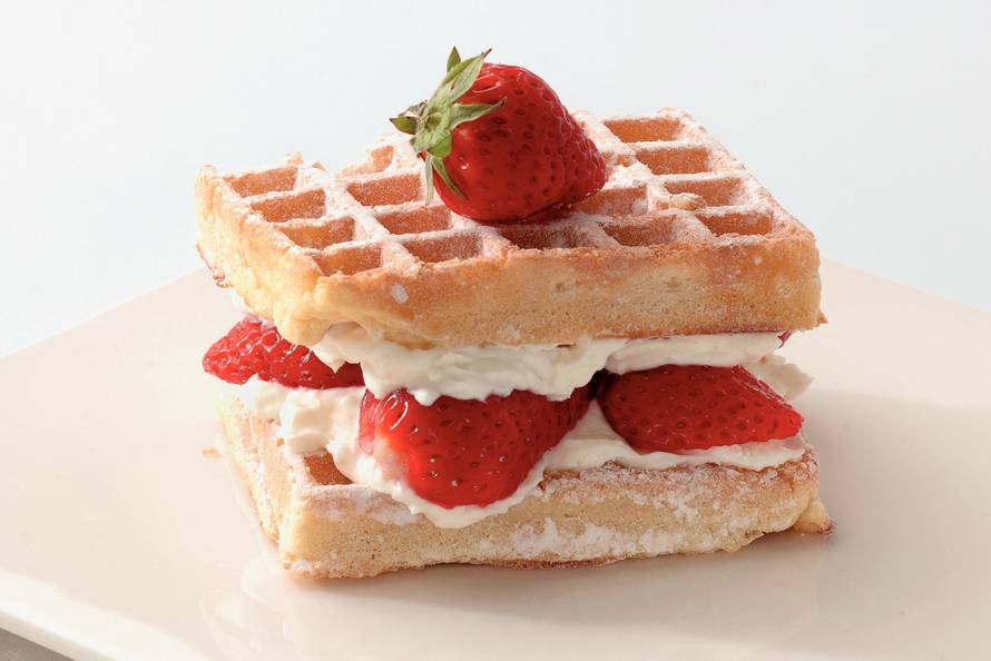 Wafels met kwarktopping en aardbeien recept - Allerhande | Albert Heijn ... Wafels met kwarktopping en aardbeien recept - Allerhande | Albert Heijn ...