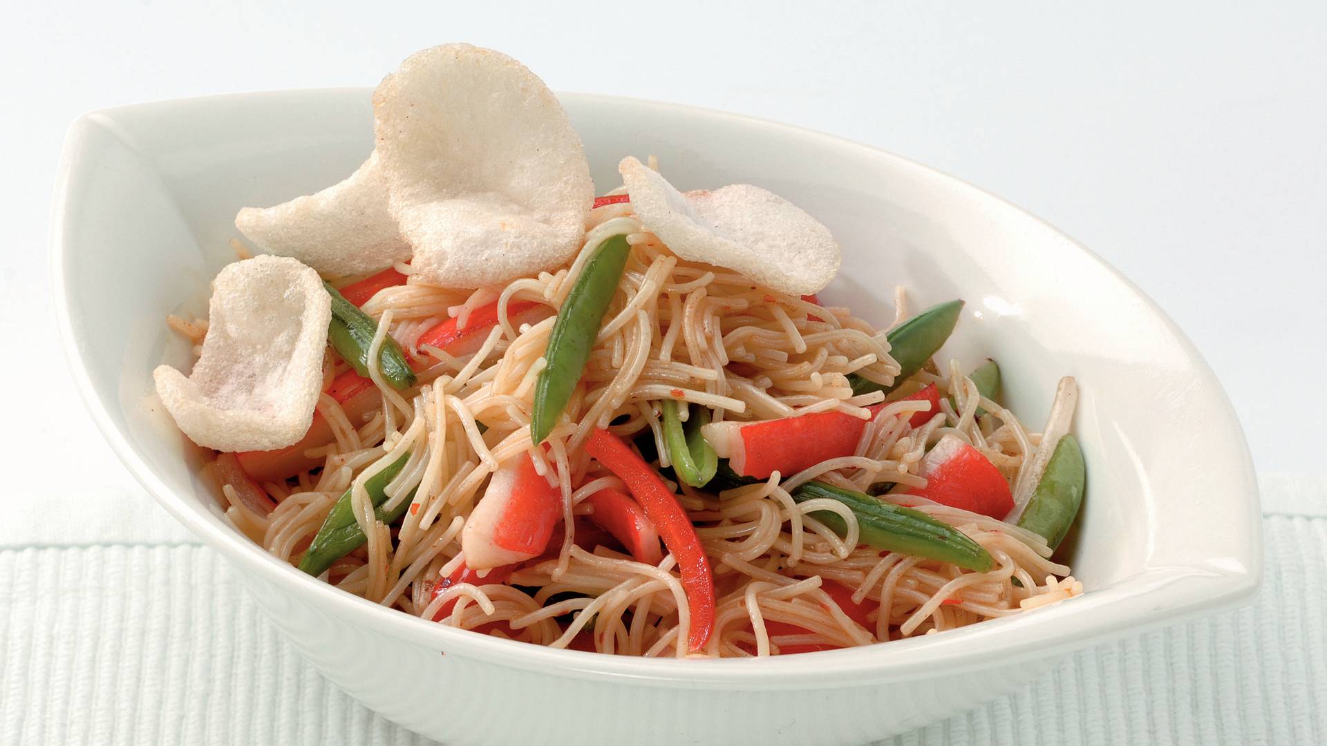 Mie met surimi en knapperige groente recept - Allerhande | Albert Heijn ...