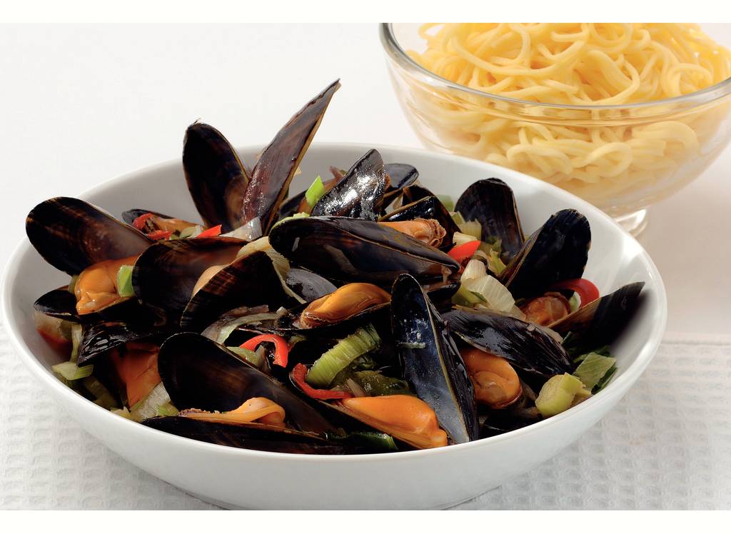 Roergebakken mosselen met mie recept - Allerhande | Albert Heijn