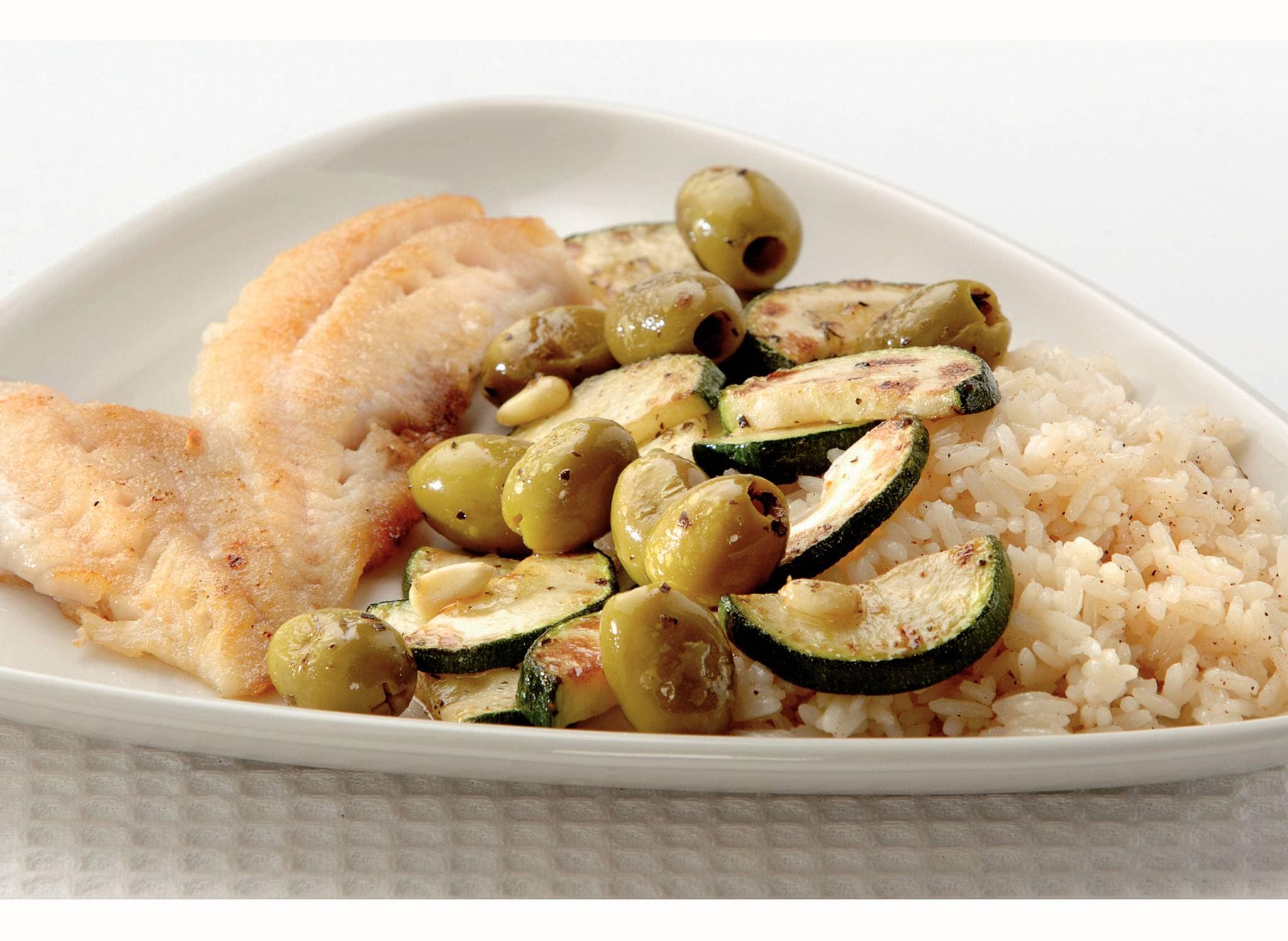 Roodbaarsfilet met olijven-courgettewok recept - Allerhande | Albert ...