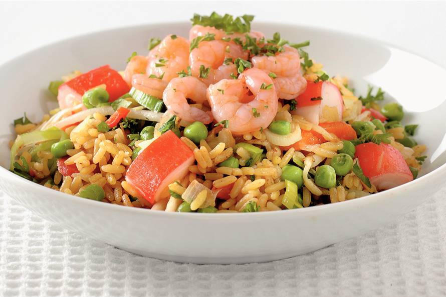 Kerrierijst met surimi en garnalen recept - Allerhande | Albert Heijn ...