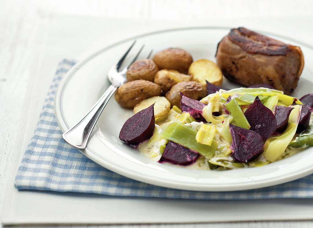 Slavinken met bietjes, prei en krieltjes recept - Allerhande | Albert Heijn