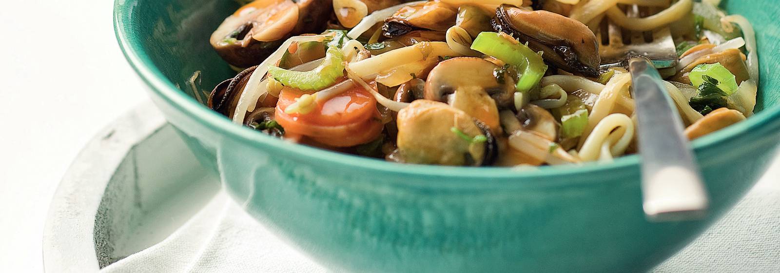 Mosselen en mie in oestersaus recept - Allerhande | Albert Heijn België