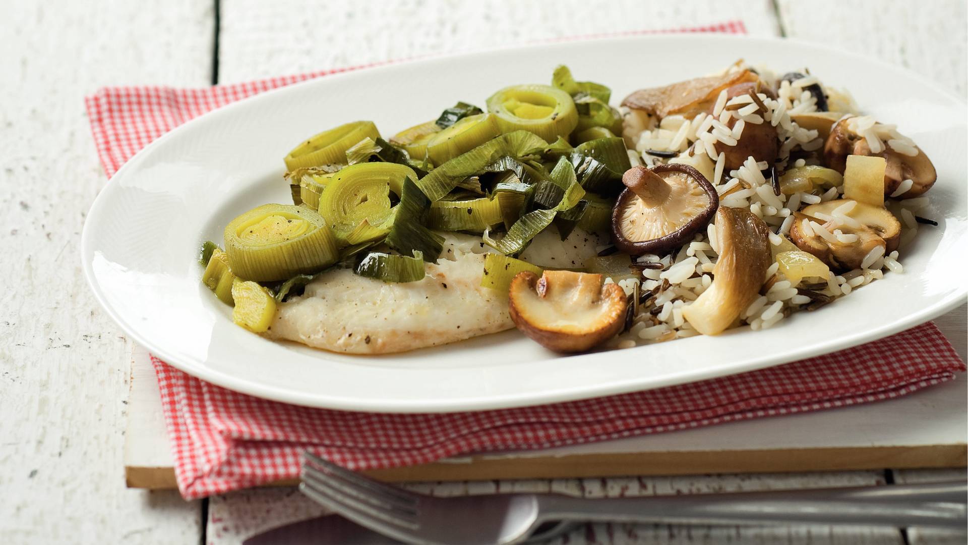 Victoriabaars met prei en paddenstoelenrijst recept - Allerhande ...