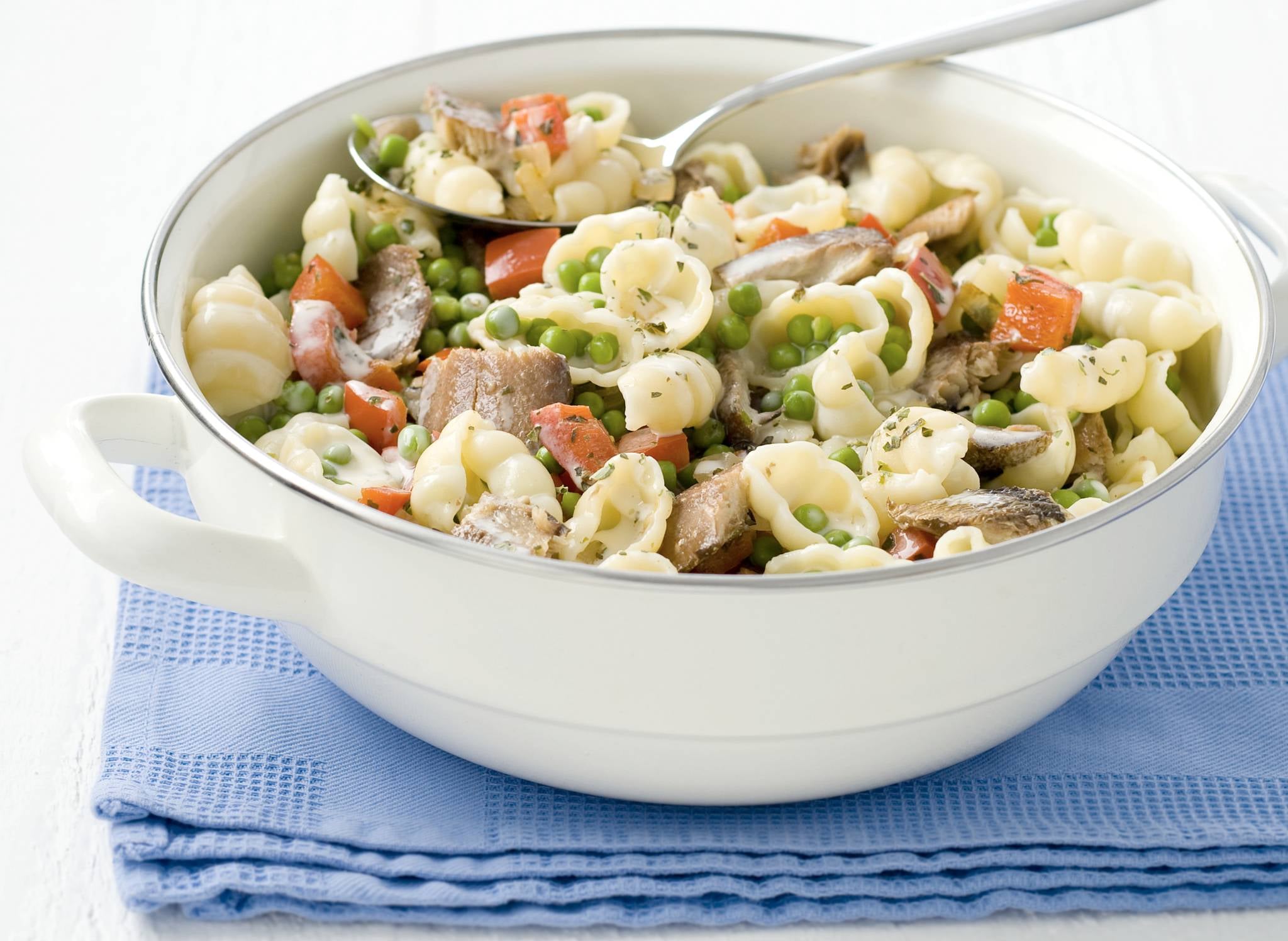 Pastaschelpjes met gerookte haring recept - Allerhande | Albert Heijn