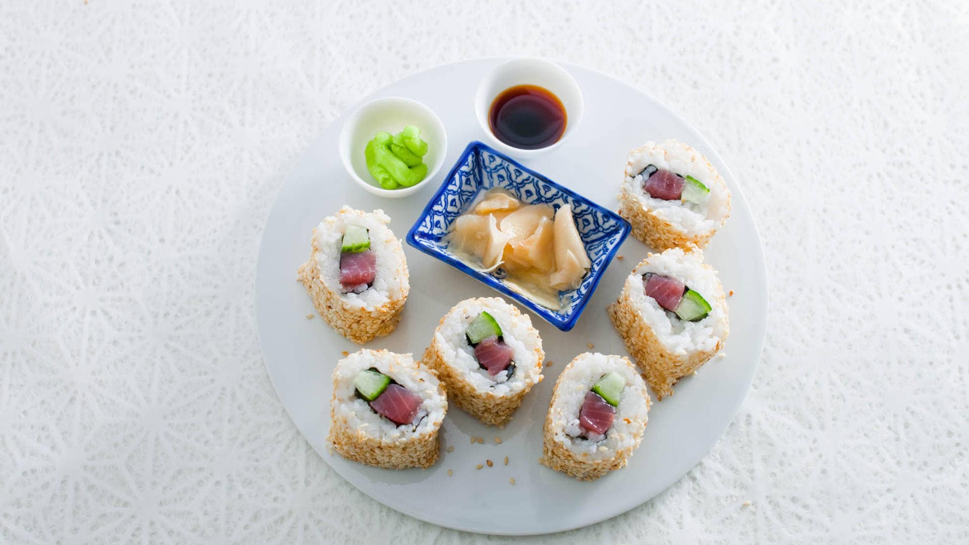 Urumaki sushi (inside out roll) recept - Allerhande | Albert Heijn