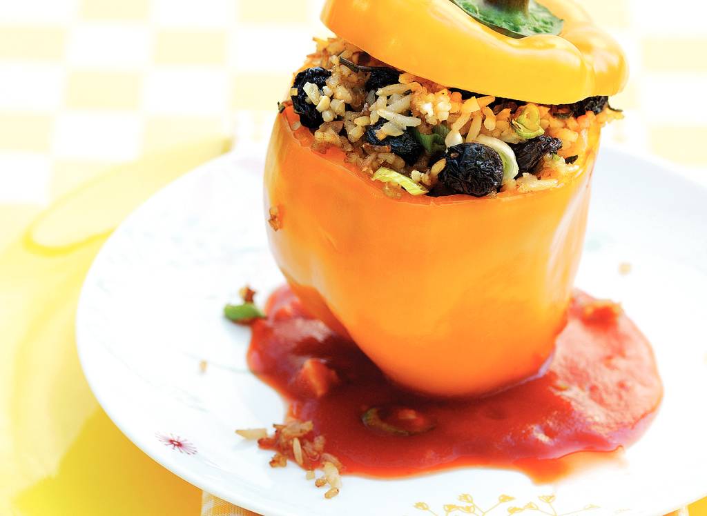 Gele paprika met zoete notenvulling recept - Allerhande | Albert Heijn